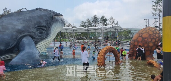 【카드뉴스】청주시, 공원에서 푸드트럭 운영할 사업자 모집 外