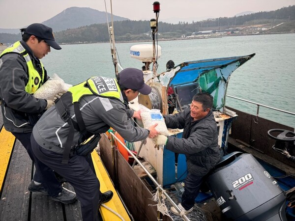 [해경 소식] 완도해경, 선박시설 빙판 안전사고 예방을 위해 발 벗고 나서 外