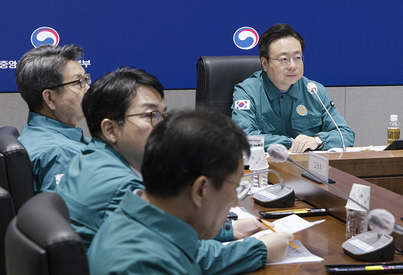 정부 “공익·사회질서 유지 위해 전공의 사직 제한 가능”