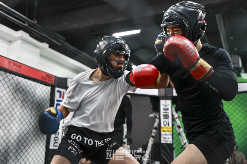 아마 최강 KMMA, 7월 27일 '3체급 타이틀전' 확정..."80만 유튜버 차도르 채널 생중계"