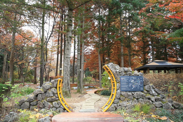 KB국민은행, 매헌시민의숲 '스타프렌즈 정원 5호' 개장
